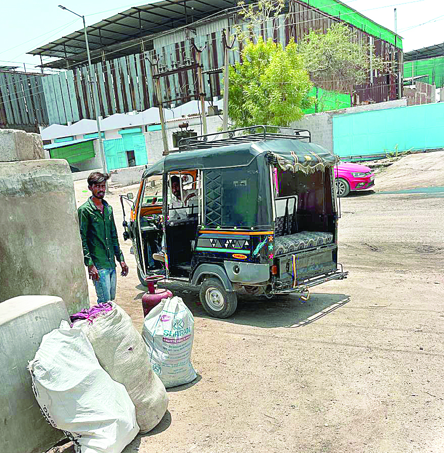 All 580 textile factories are closed, daily turnover of Rs 50 crore has ...