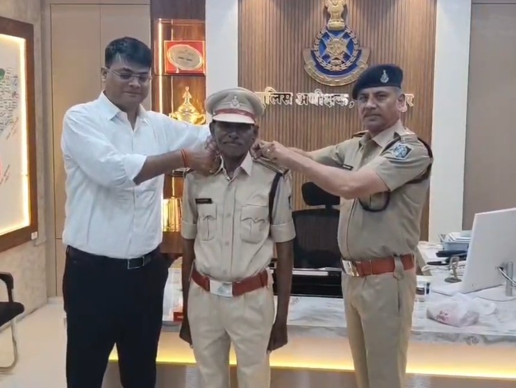 Burhanpur SP Promotes 6 Head Constables to ASI Rank