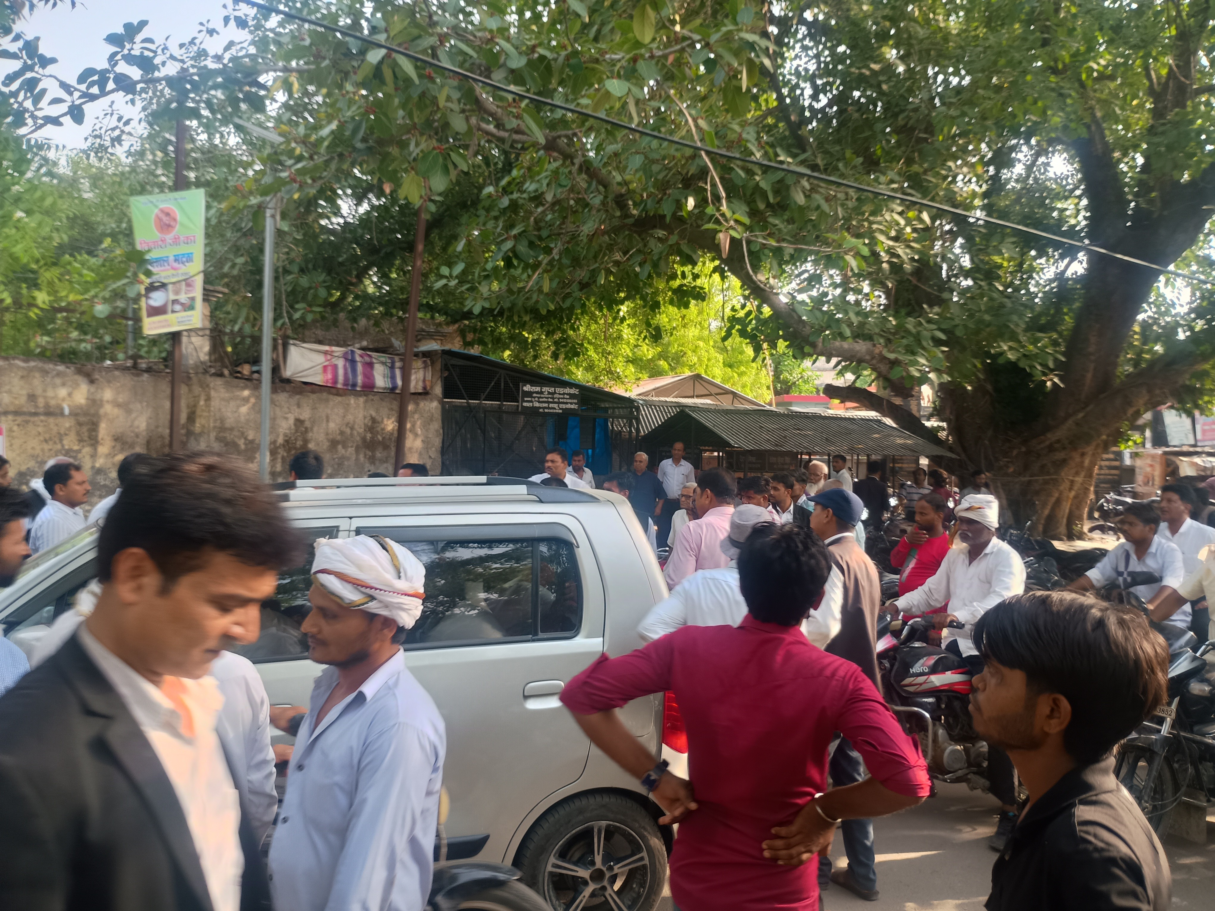 Gonda Land Dispute | Collectorate Lawyer-Client Assault Case