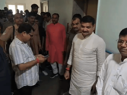 Bareilly Shyamganj Flyover Accident: Ministers Nephew Injured by ...