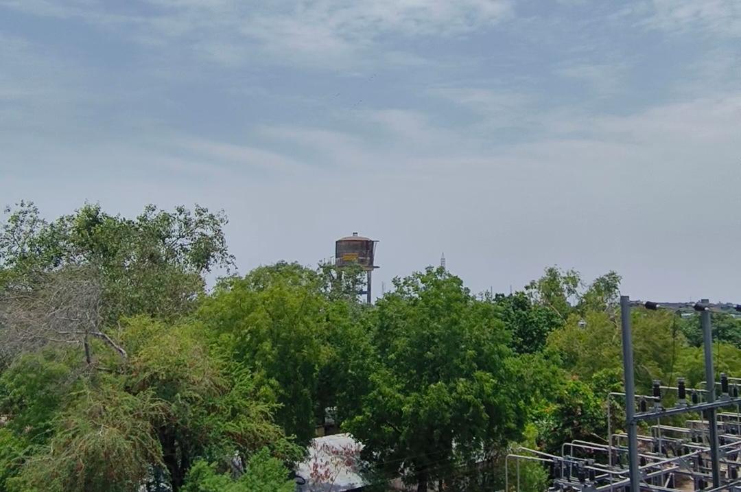 Ratlam Temp Drops 1.4°C | Sunshine & Clouds; Light Rain Likely