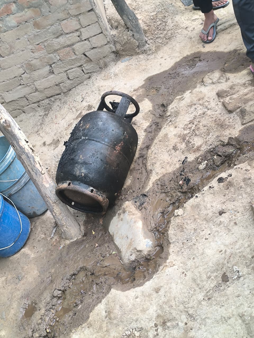 Kanpur Shivarajpur Kyona Village Cylinder Blast | Fire Brigade Reaches