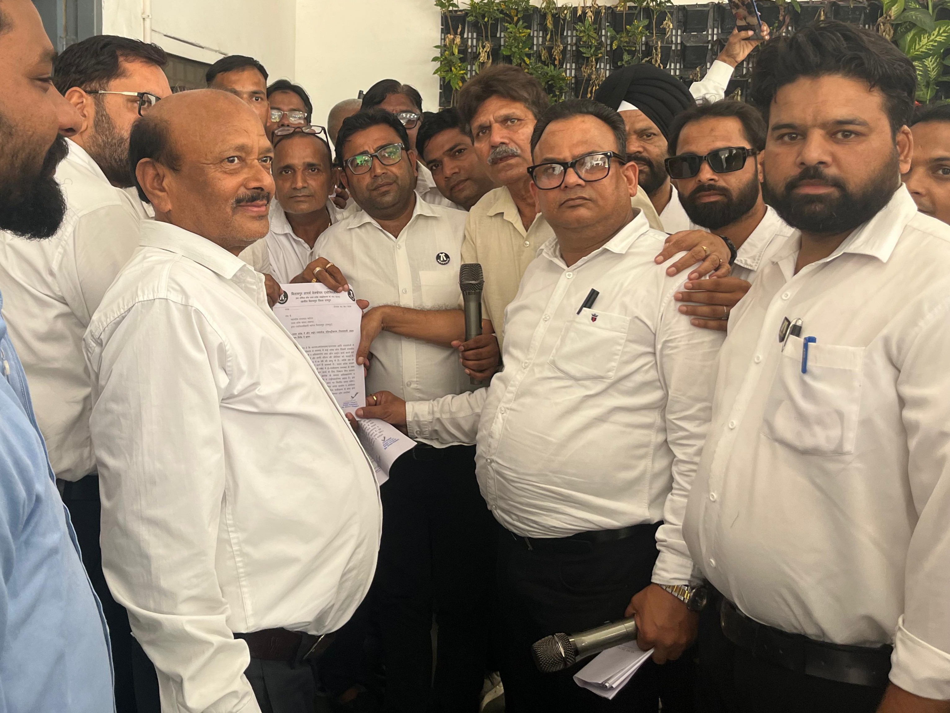 Bilaspur Lawyers Protest E-Registration | Strike, Juloos, Memorandum to ...