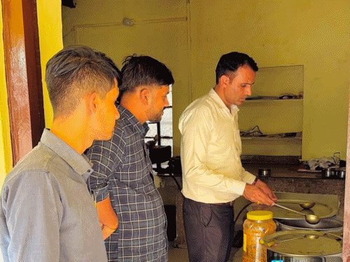 Chidhawa Annapurna Rasoi Blacklisted | Rs 1 Lakh Fine For Fraud