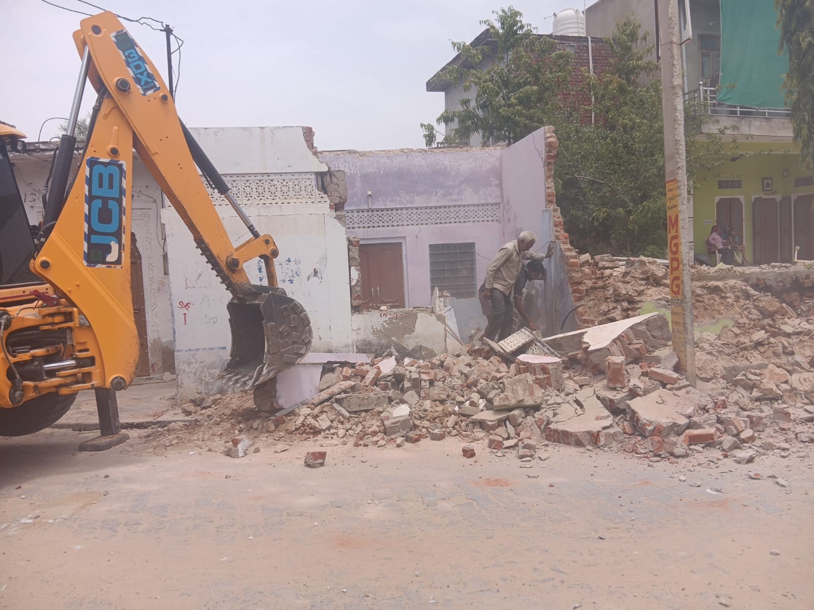 Atal Pragati Path Road Clear | Mau Encroachment Removal