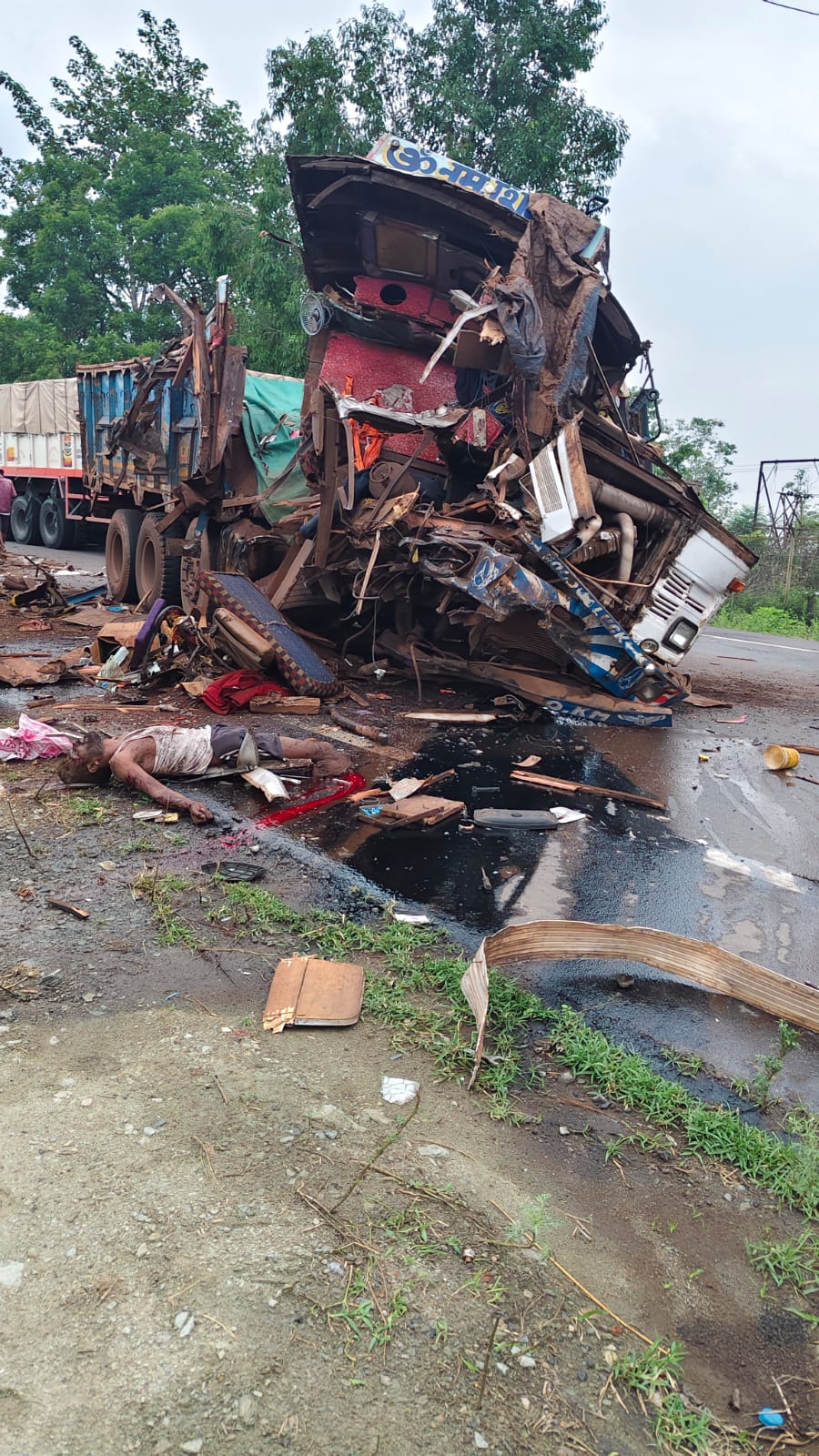 Truck driver killed, trailer driver injured in road accident