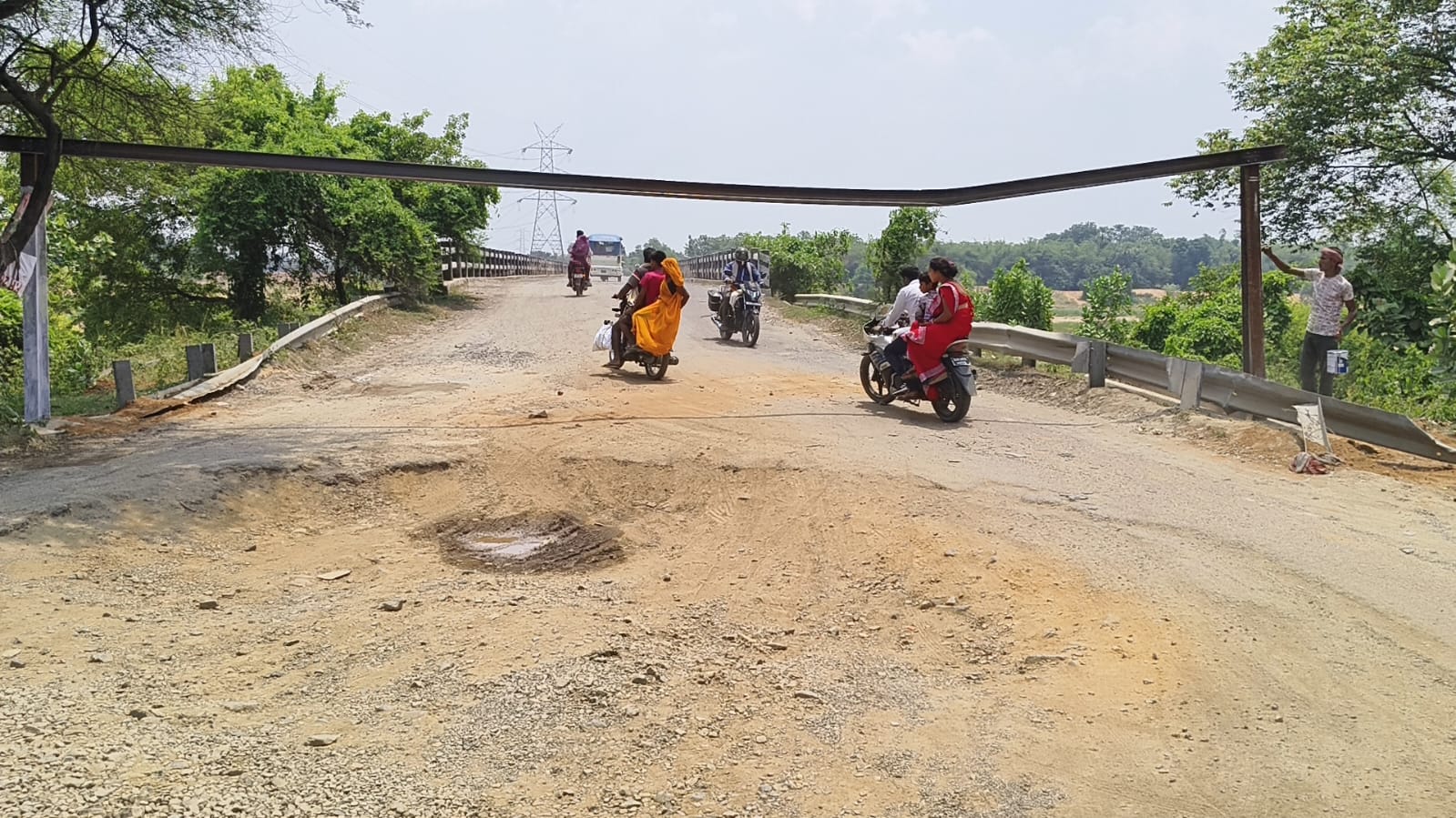 Entry of heavy vehicles closed on Jethaur bridge, demand for repair ...