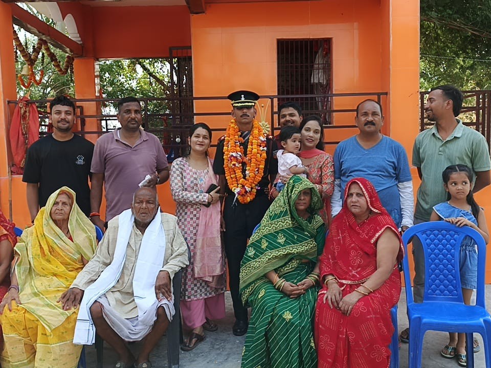 Chandauli Abhishek Pandey Becomes Lieutenant | Army Family Tradition
