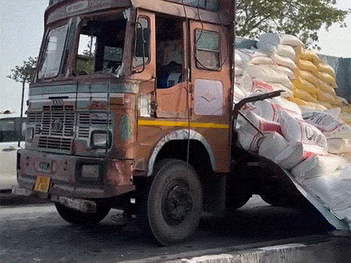 Gujarat Bus Accident | Vadodara: 6 Dead, 31 Injured