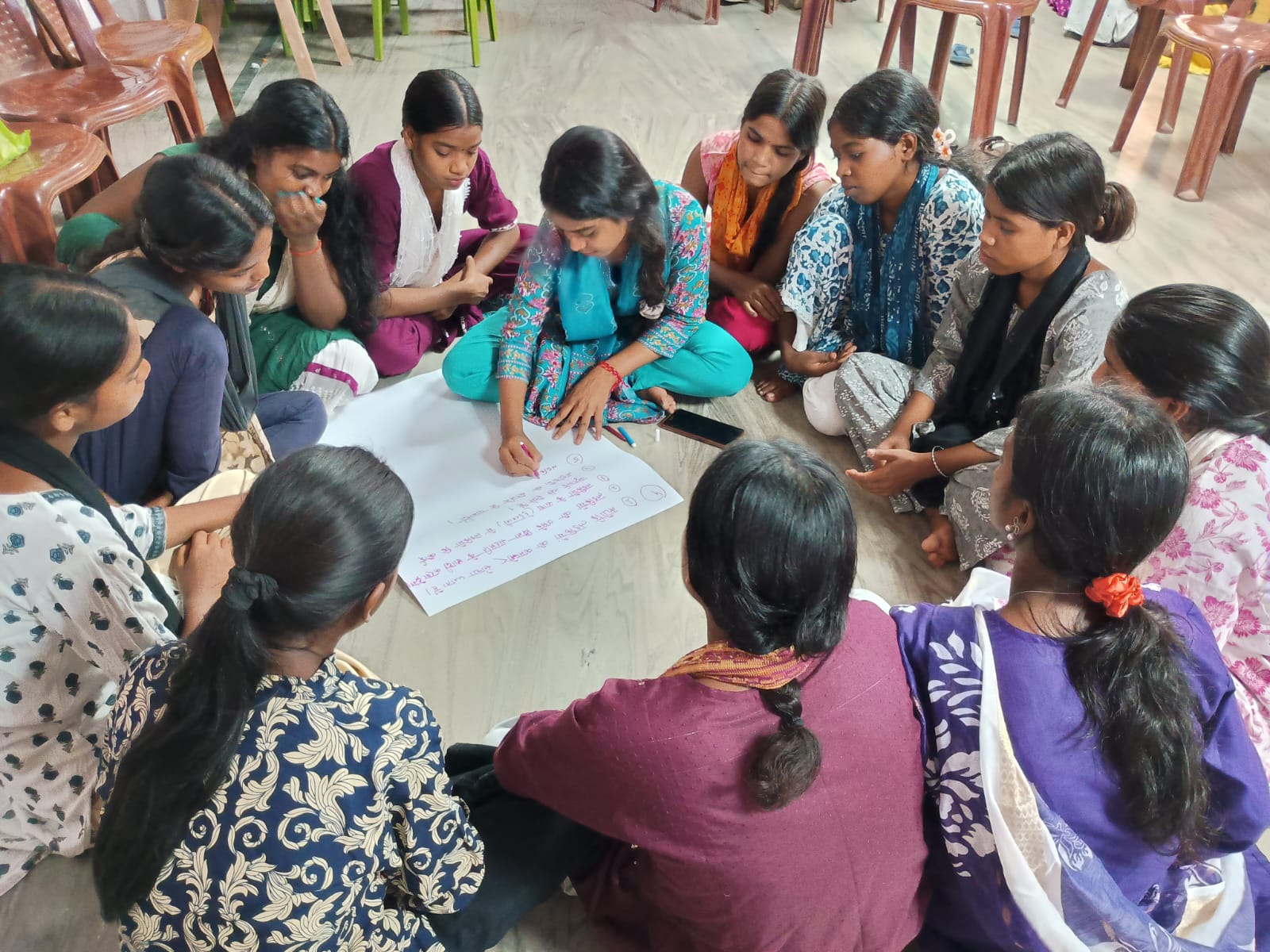Adolescent girls held a meeting to stop child marriage
