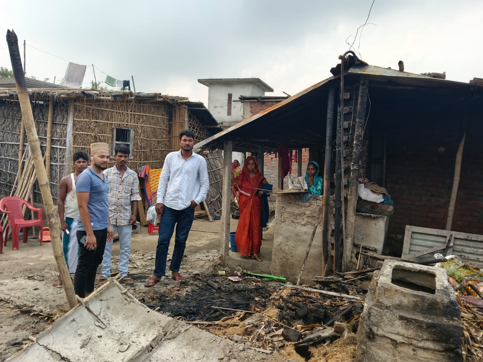 Bihar Kochadhaman Fire Incident | Villagers Save Israel Alams House
