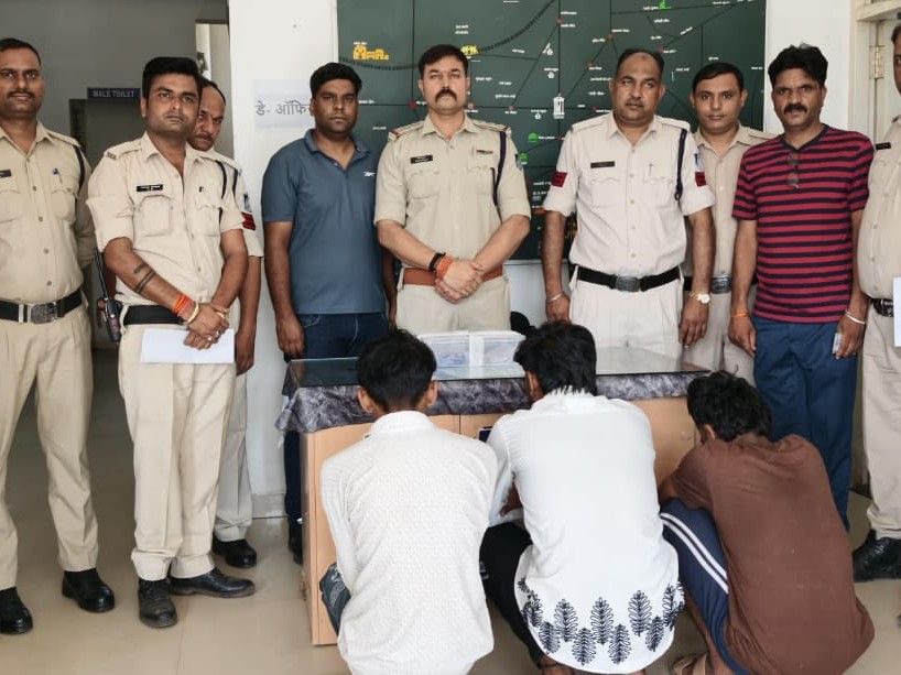 Damoh Court Weapons Arrests | 4 Booked, 10 Detained
