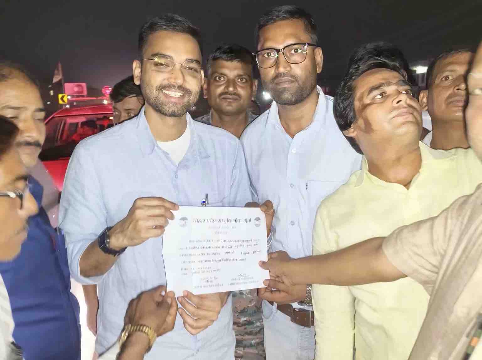 Bihar Minister Deepak Prakash Handover Nomination Letter to Sujit Verma ...