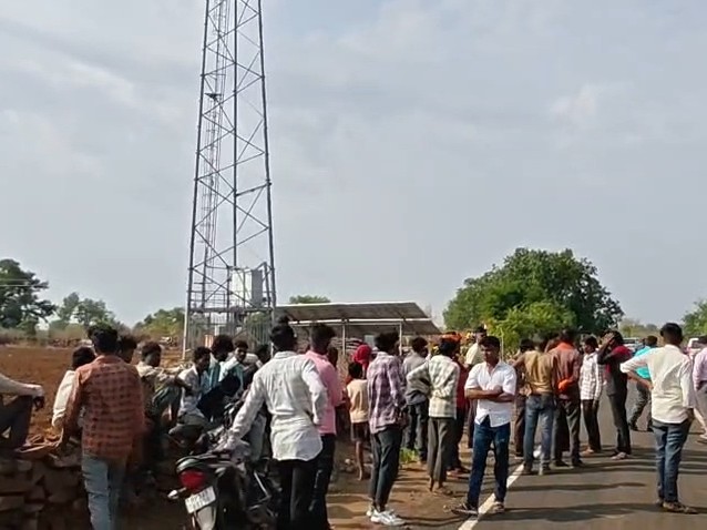 Damoh Youth Climbs 200ft Tower Demanding Marriage to Minor Girlfriend ...
