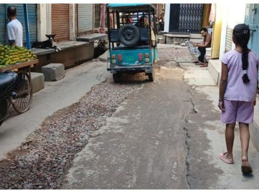 Shikarpur Road Pits Danger | Jal Nigam Work Mishaps
