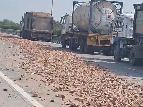 Dadri Police Prevent Accident | Stones Fall on Highway