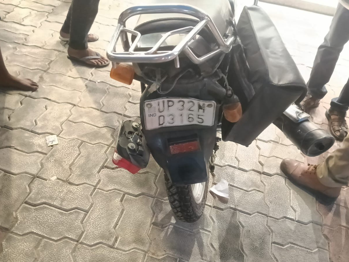 Mohanlalganj Accident: Youth Trapped Under Car After Collision