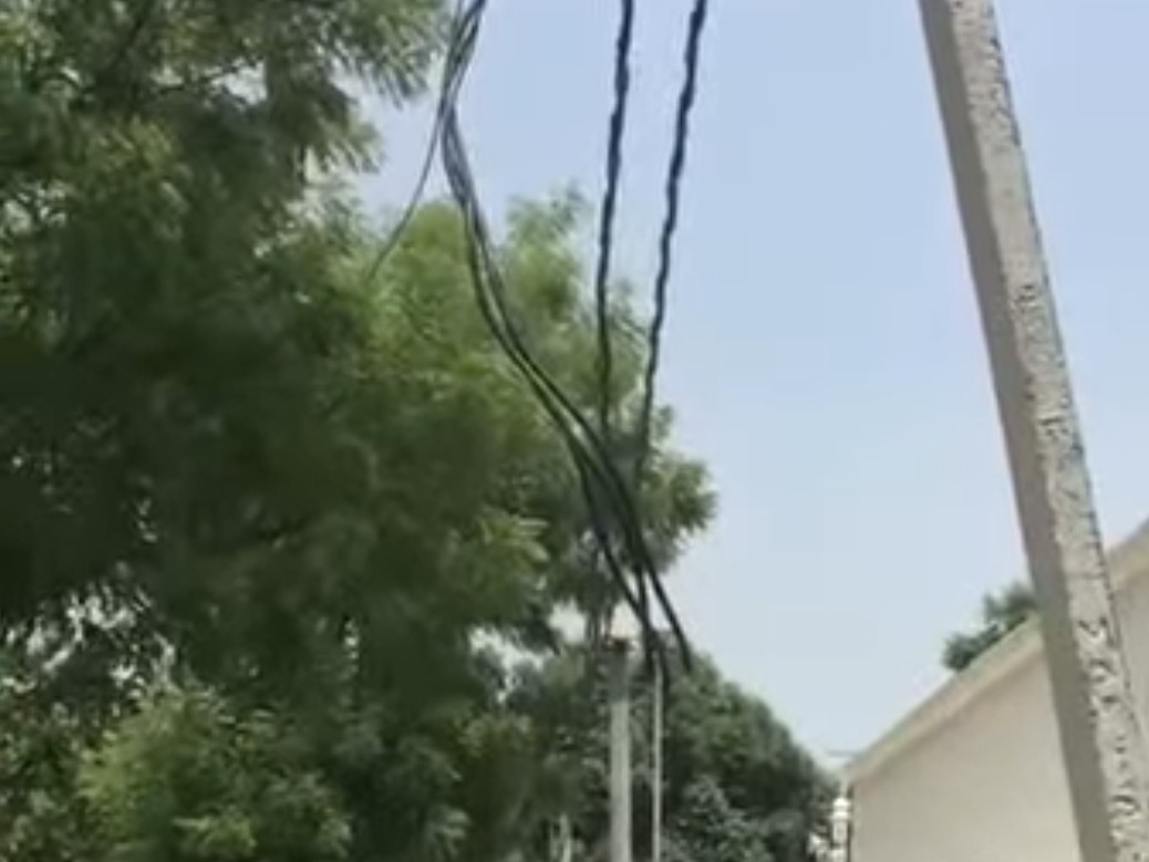 Prayagraj Meja Gaon Bijli Pani Sankat | Adhikariyon ne Jald Samadhan ka ...