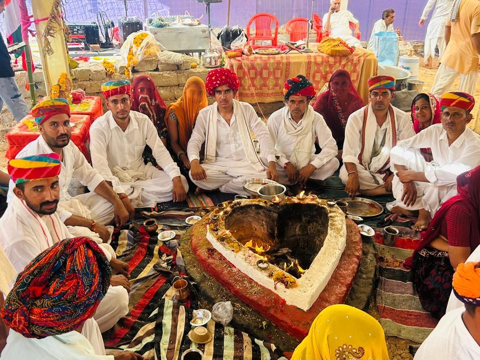 Peepalwas Temple Kalash & Dhwajdand Installed; Vishnu-Shiv Pratishtha