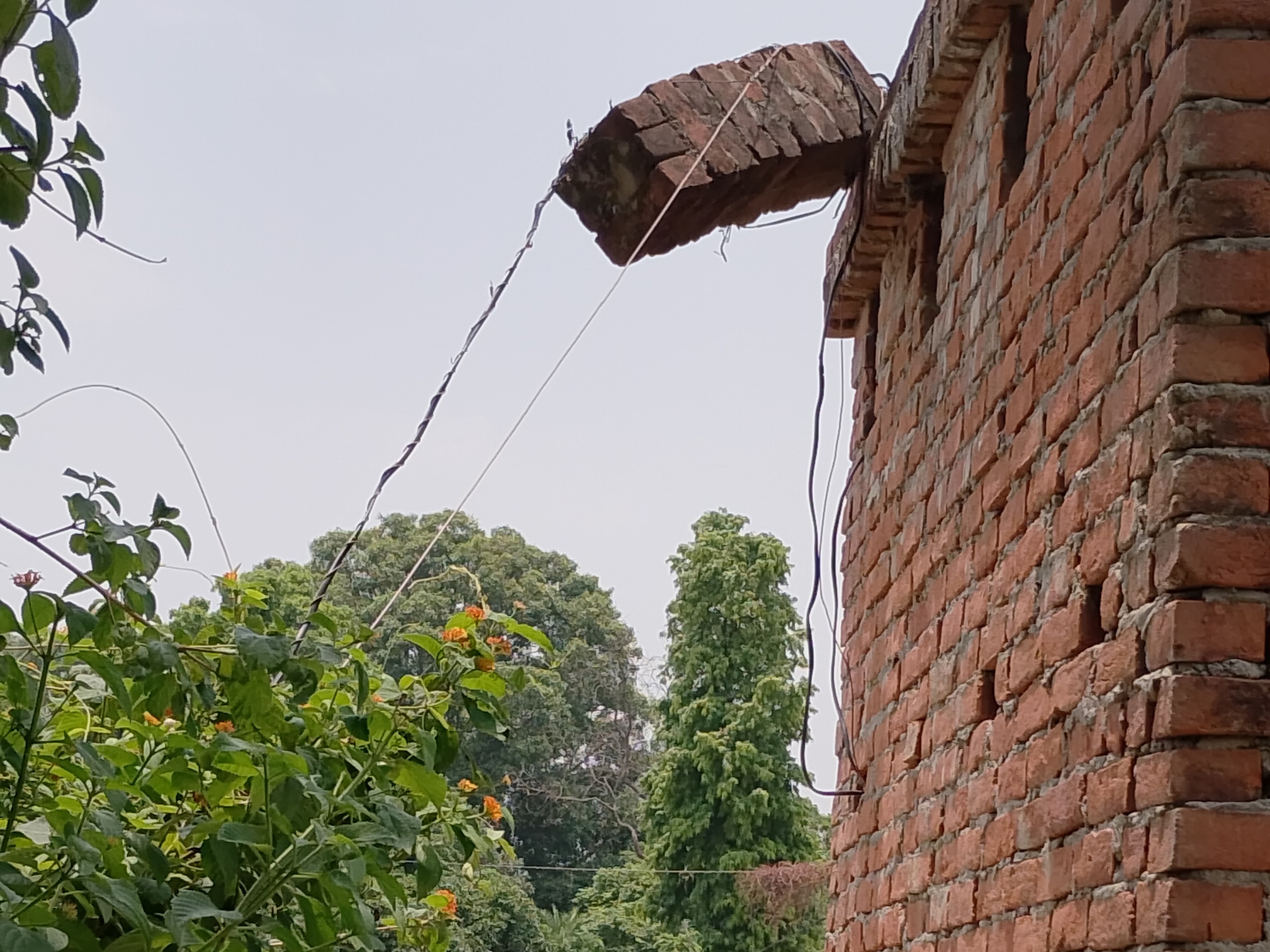 Ayodhya Darshannagar Ward Unsafe Brick Pole | Accident Risk