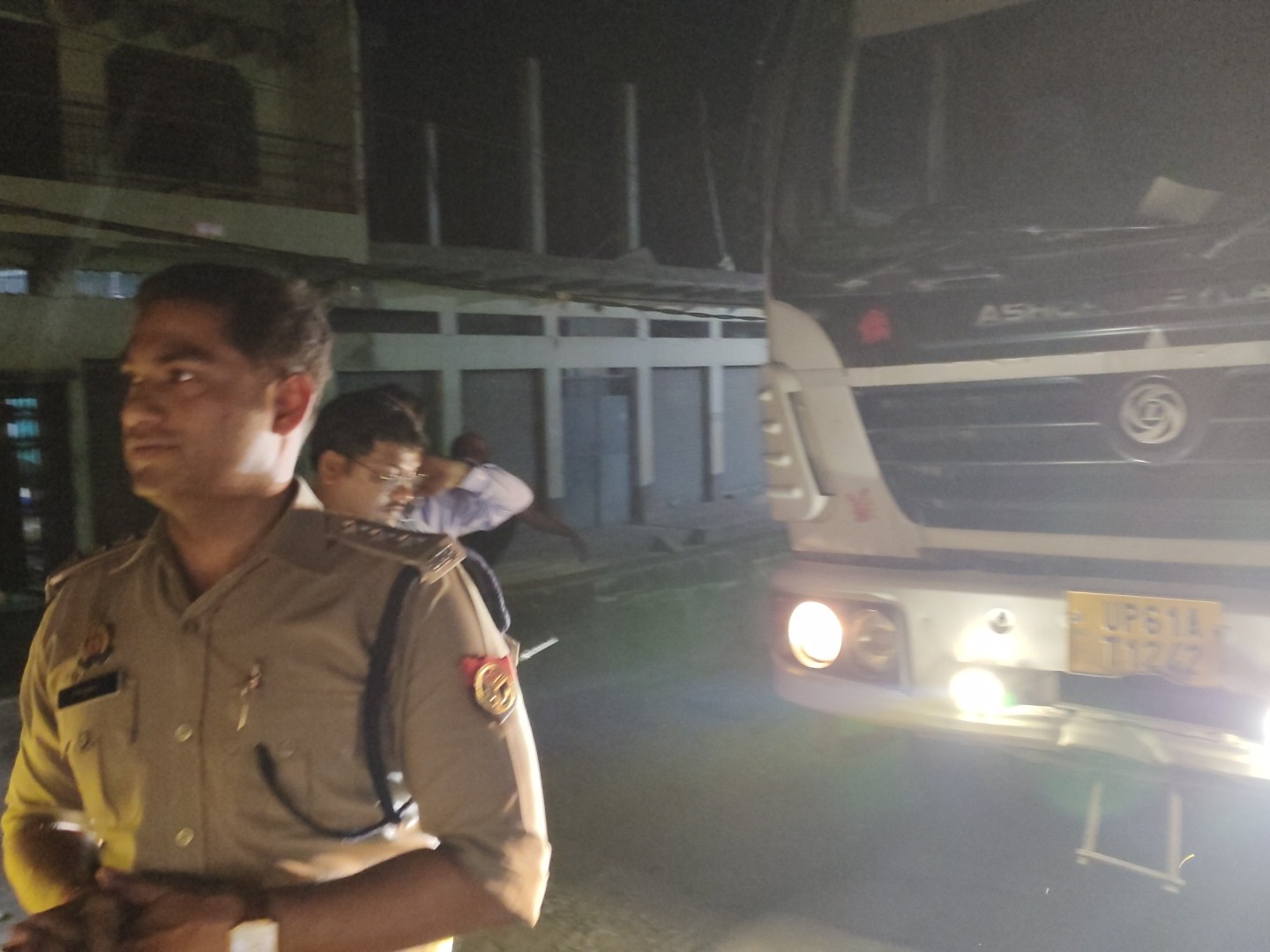 Saidpur-Chanduali Border | Heavy Vehicles Seized For No Papers