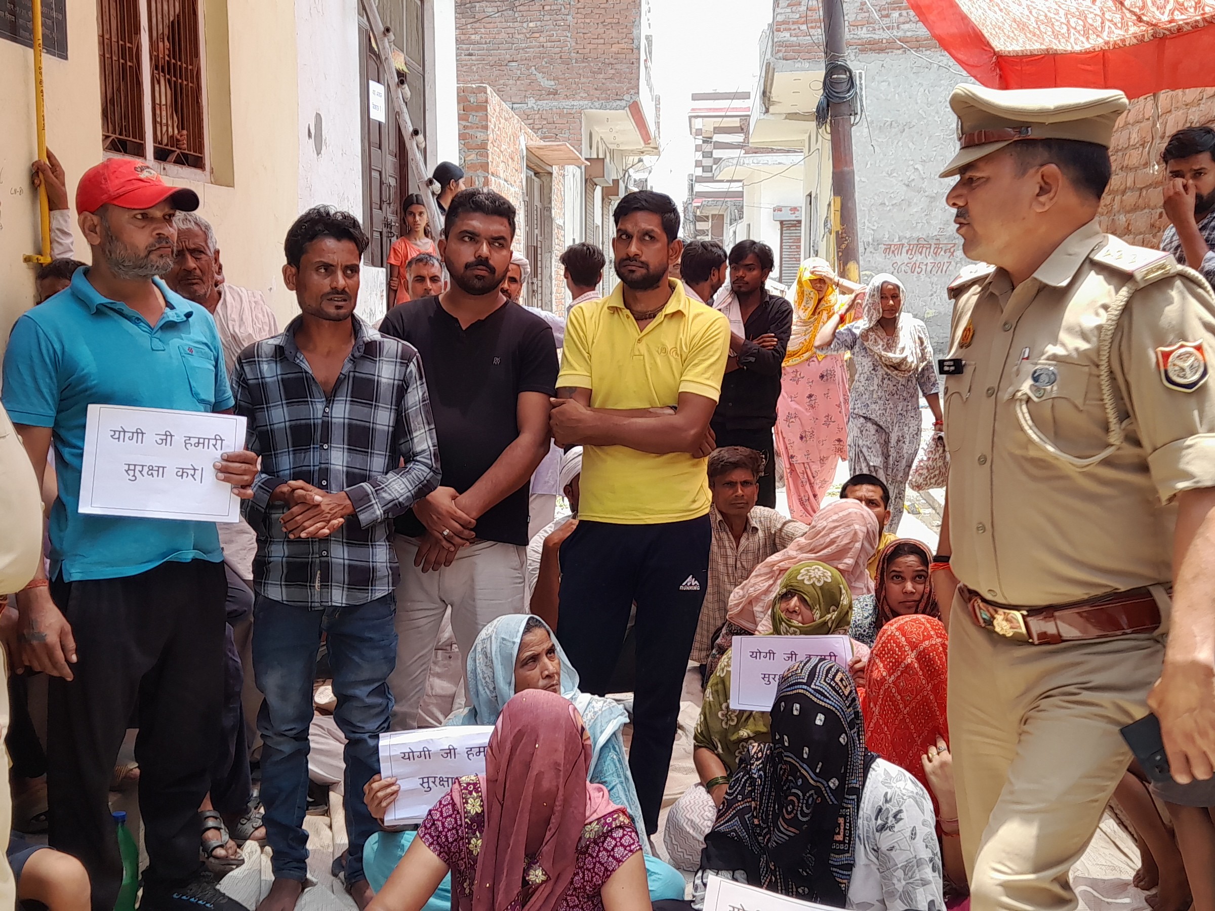Baraut Illegal Mosque Protest | Makaan Bikau Posters Raise Safety Concerns