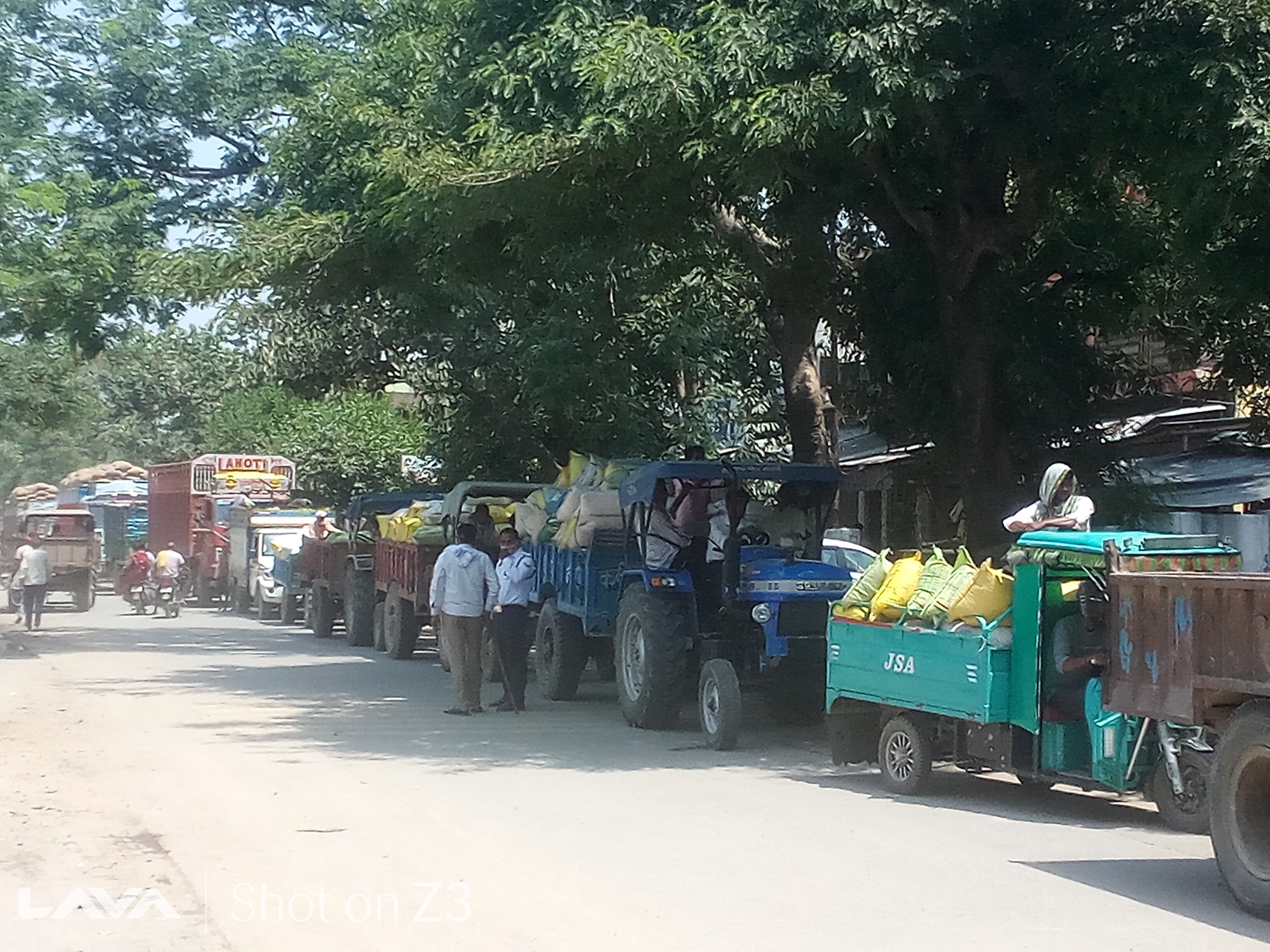 Kasganj Amapur Road Jam | Galla Mandi to Shivani Building Material ...