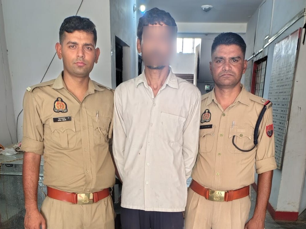 Khurja Police Arrest Mail Thief | 32 Registered Letters Recovered