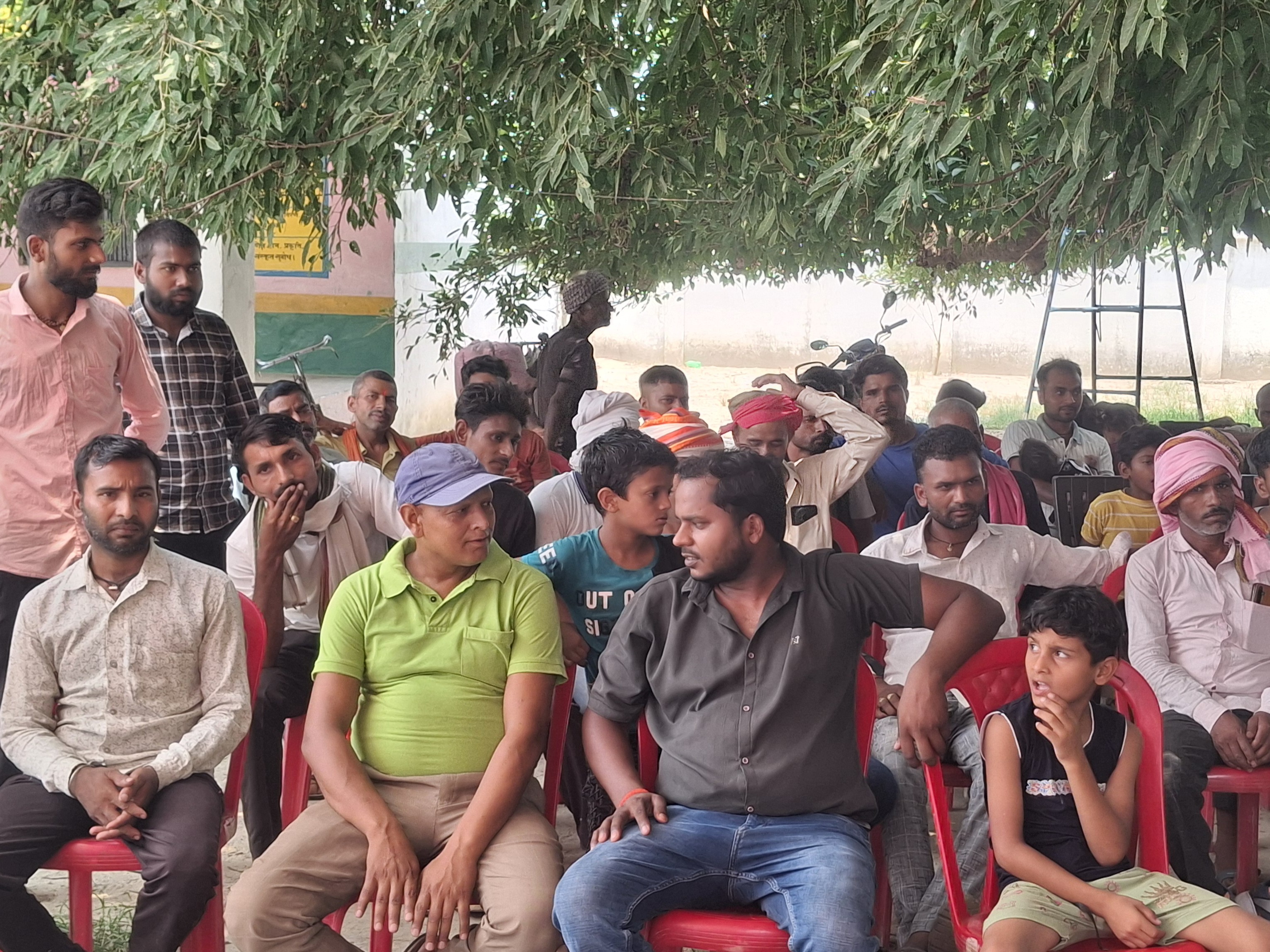 Gonda Govt Schemes Meeting | Sonbarsa Villagers Attend