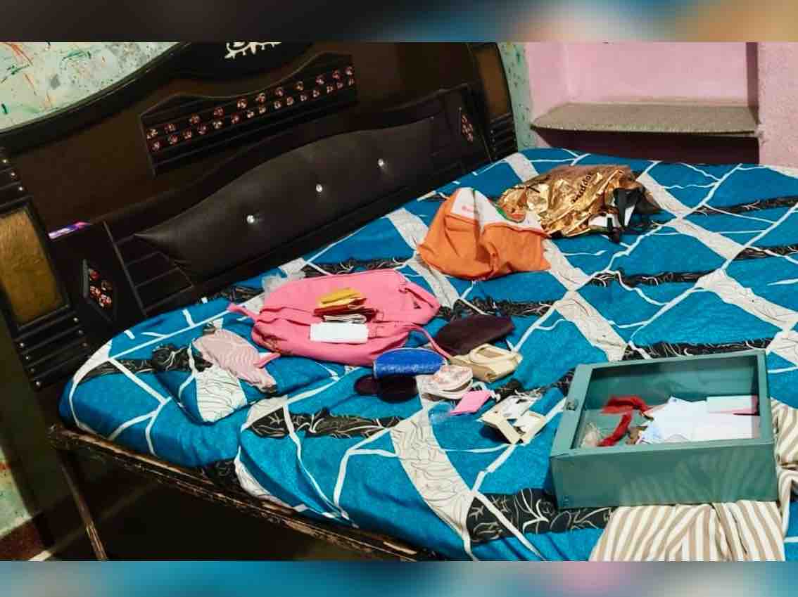 Pachunda Couple Roof Sleep | Lock Broken Jewellery Cash Theft