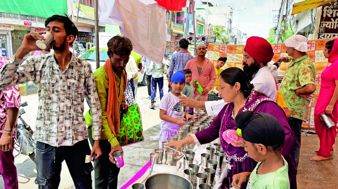 Guruvani recitation and langar tasted at Gurdwara Sahib on Martyrdom Day