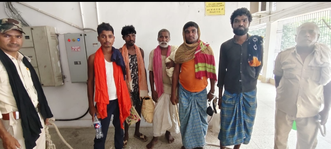 5 thieves arrested in two theft cases