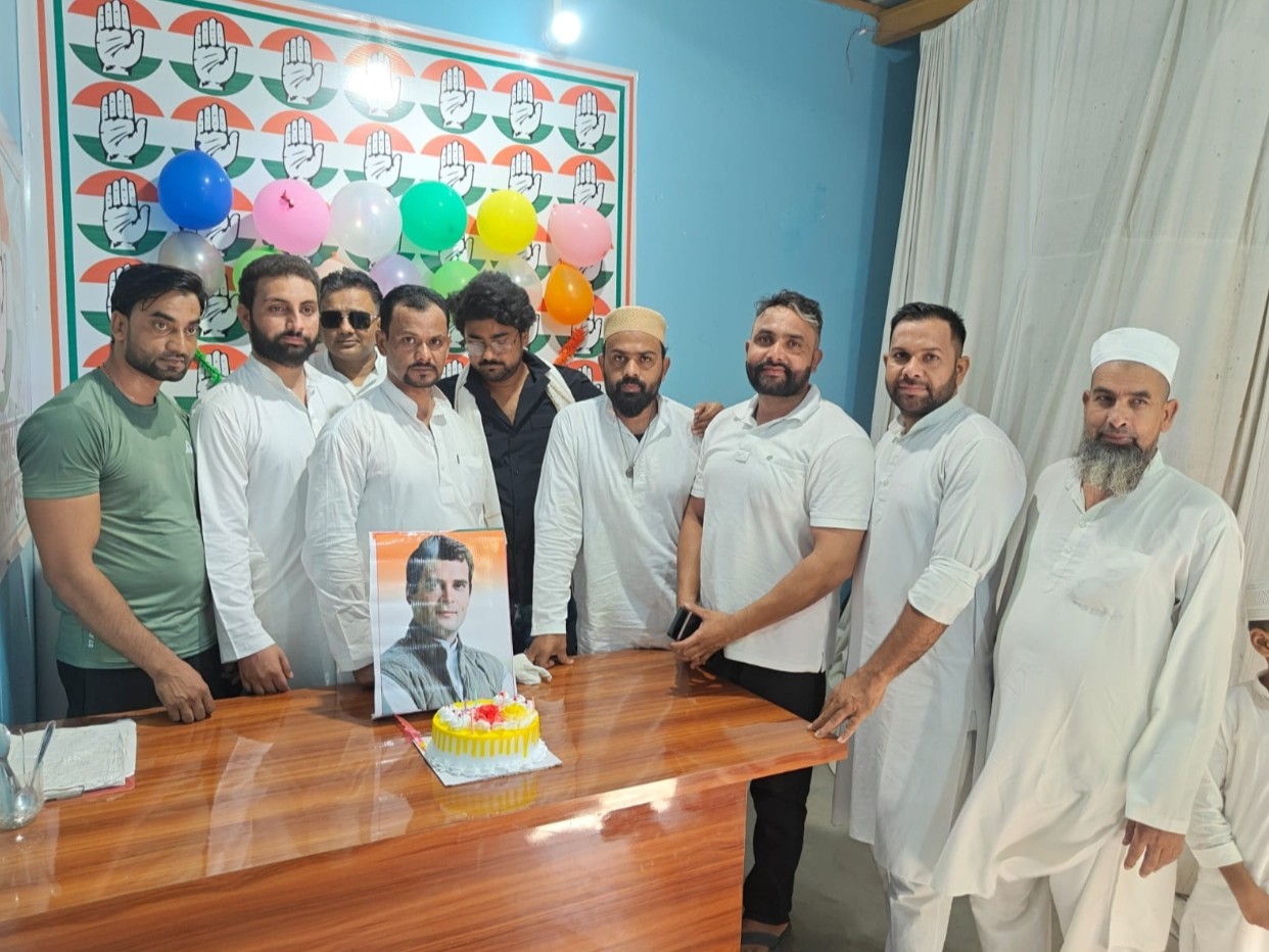 Tanda Congress Office Celebrates Rahul Gandhis Birthday | Cake Cutting