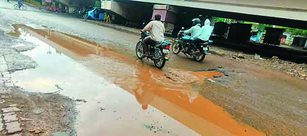 Open pit poses danger during rain, fear of accident