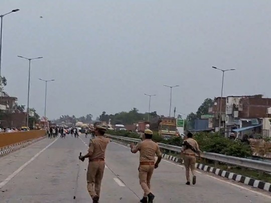 Mau Highway Jam & Protest | Stone Pelting, Police Lathicharge
