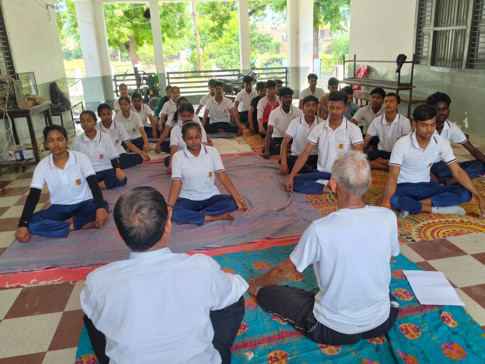 LRSS Inter College Lucknow | Students Perform Various Yoga Asanas on ...