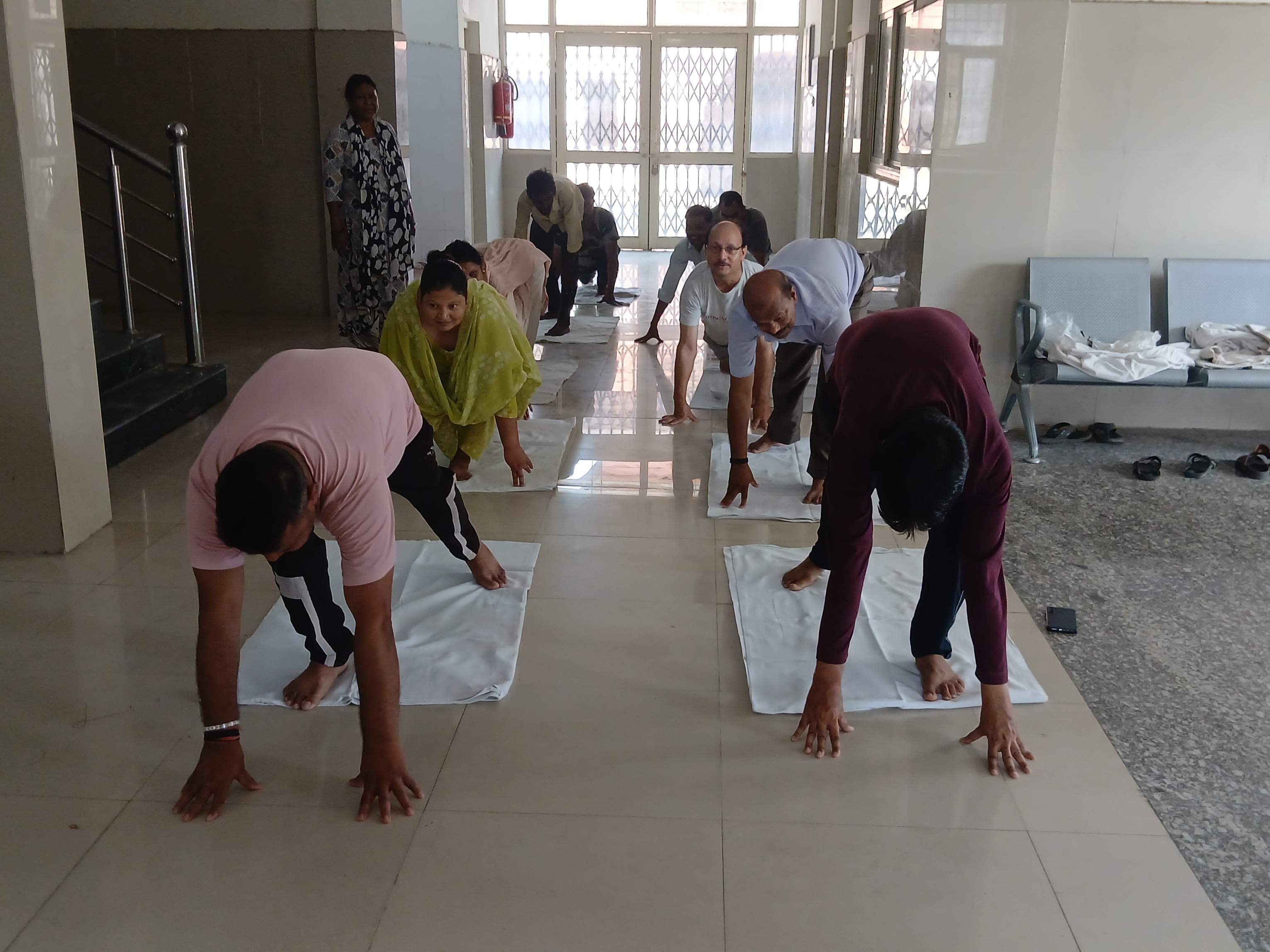 Aonla Bareilly Yoga Day | SDM Vidushi Singh Leads Yoga Session