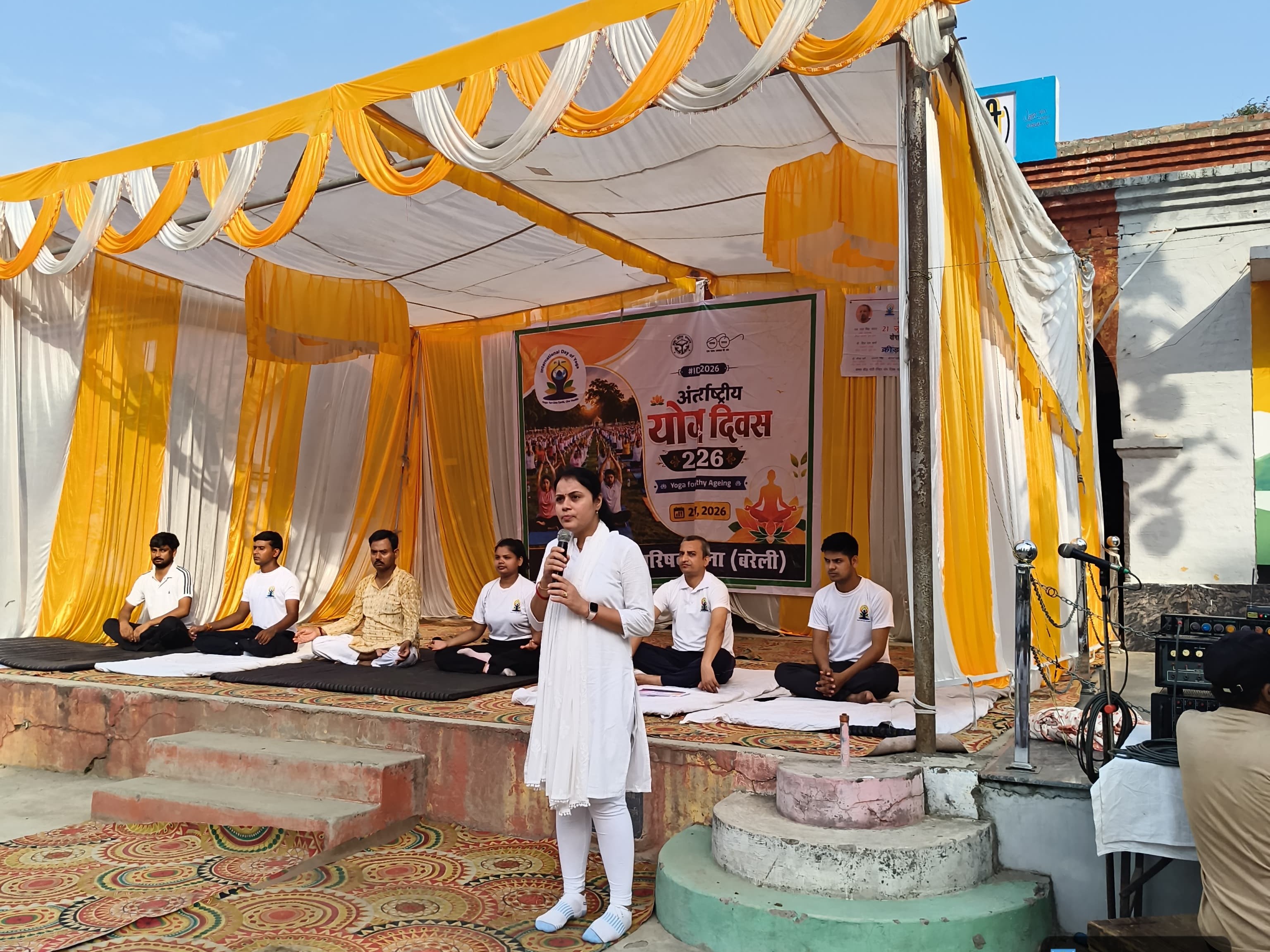 Aonla Bareilly Yoga Day | SDM Vidushi Singh Leads Yoga Session