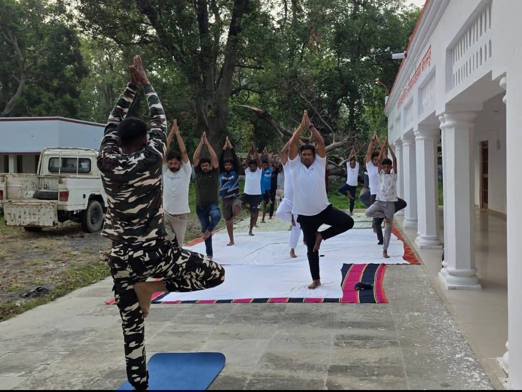 Balrampur Bhanbhar Range Yoga: Forest Staff, SSB Jawans, Villagers Join ...