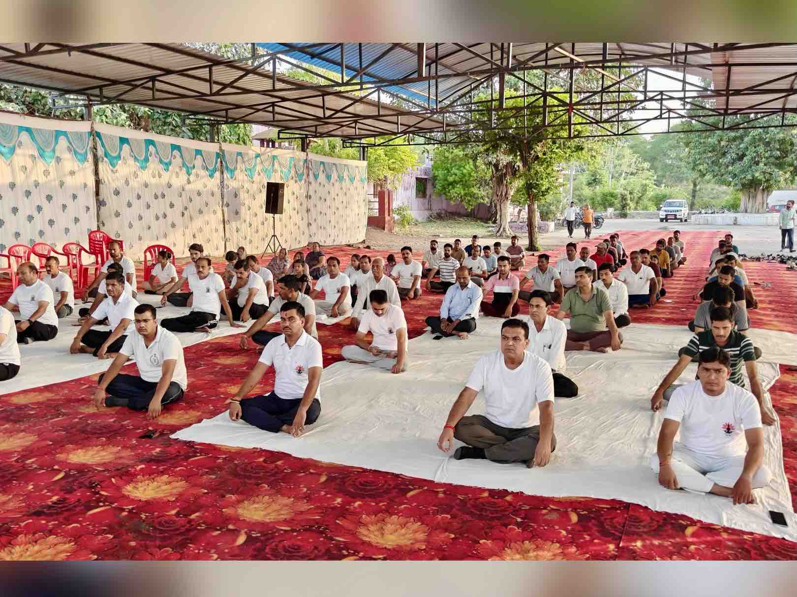 Begun Yoga Day: Officials, Women & Kids Learn Yoga | Collective Practice