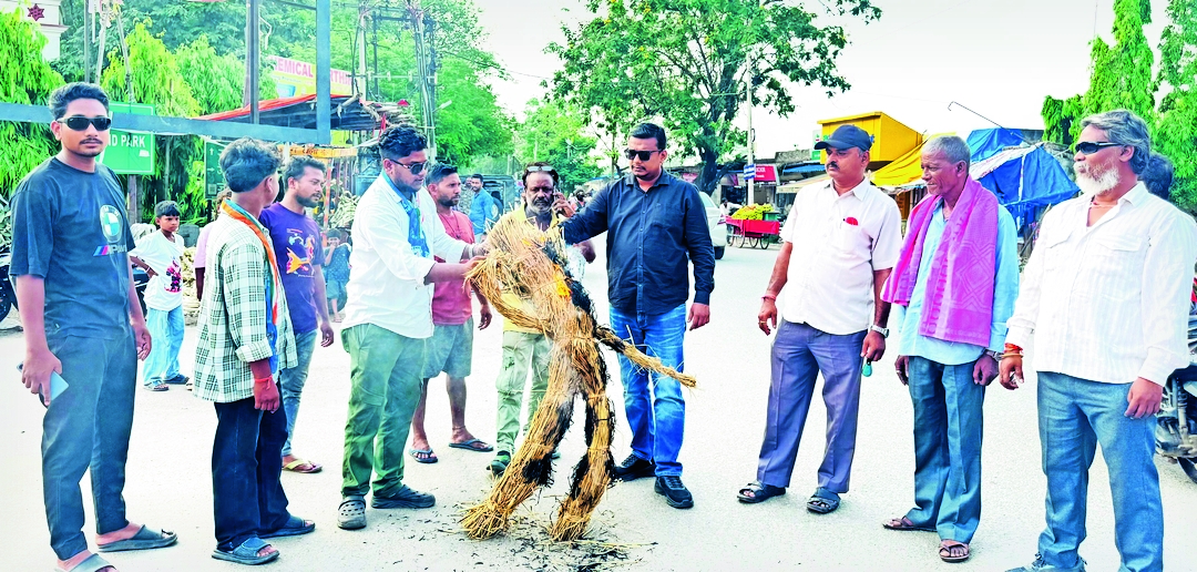 NSUI burns effigy of Union Education Minister in protest against NEET ...