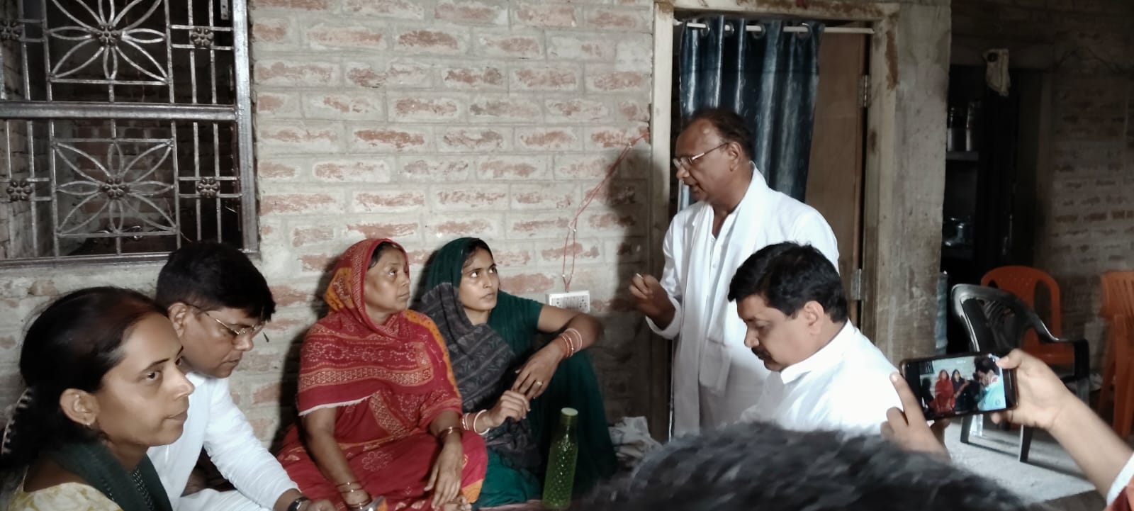 JDU delegation reaches Belauti, assures Bharat's family of fair ...