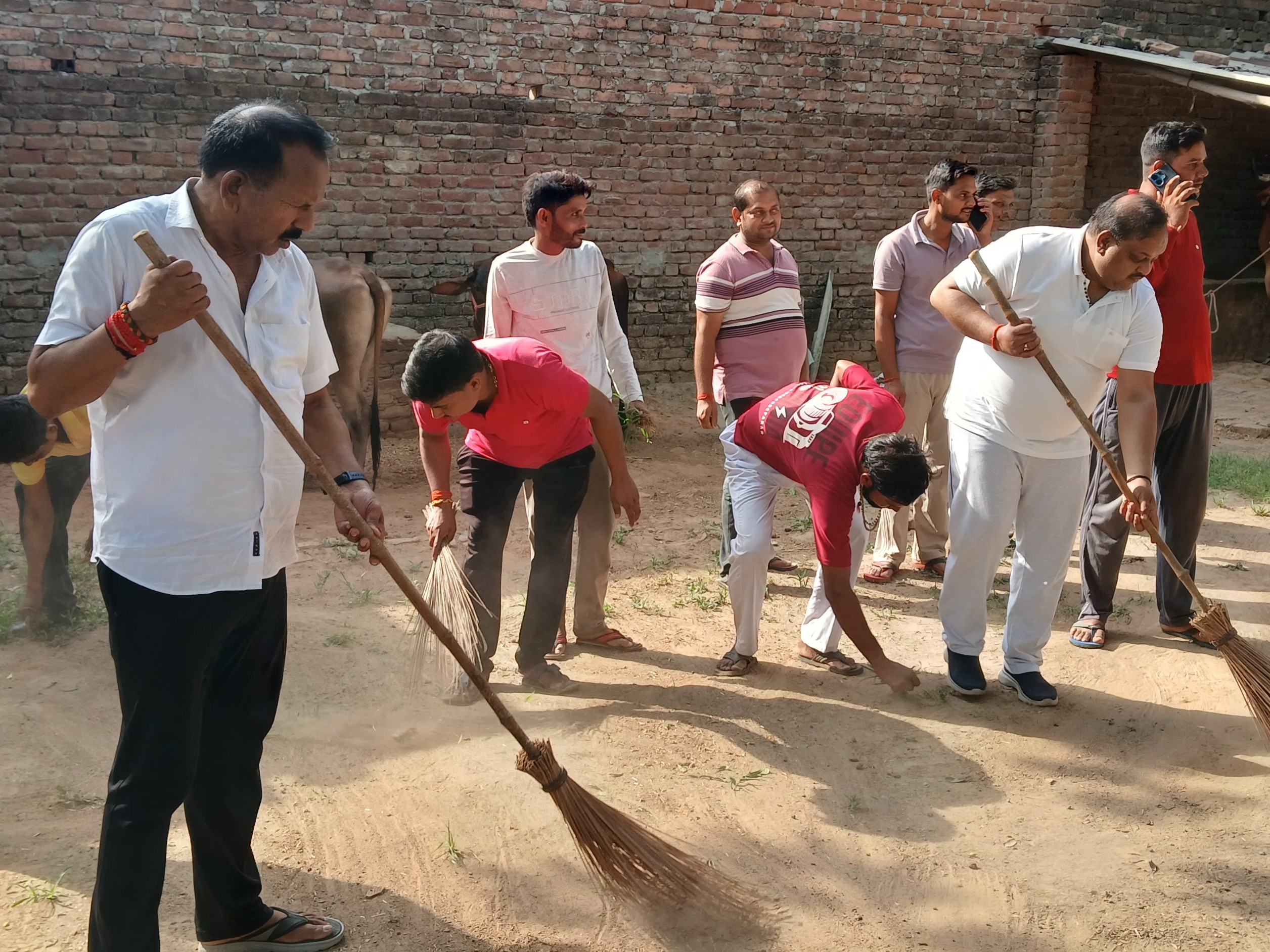 Shahjahanpur MLA Arvind Singh Orders Probe Over Green Fodder Shortage ...