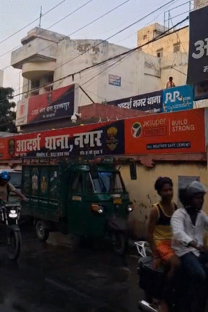 Muzaffarpur Red Light Area Raid | 3 Dancers, 1 Man Detained