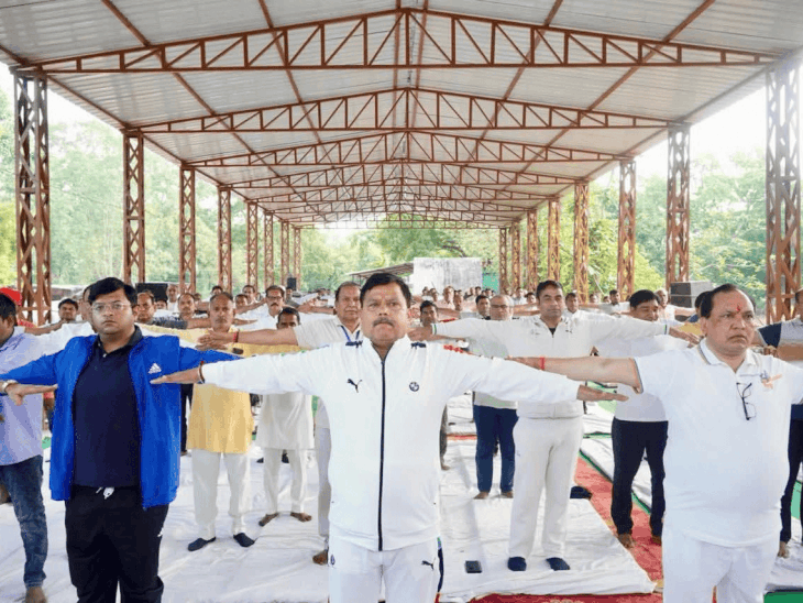 Shivpuri Yoga Day: Thousands Participate at Polo Ground & Khod