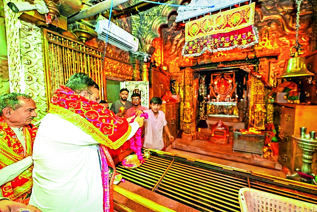 Chief Minister Bhajanlal Sharma visited Ambaji Shaktipeeth and prayed ...