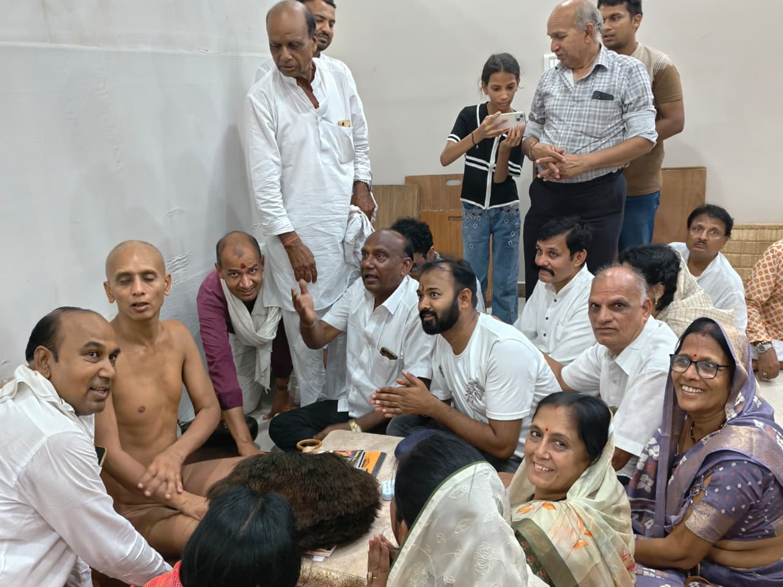 Acharya Sundar Sagar will have his Chaturmas in Niwai.