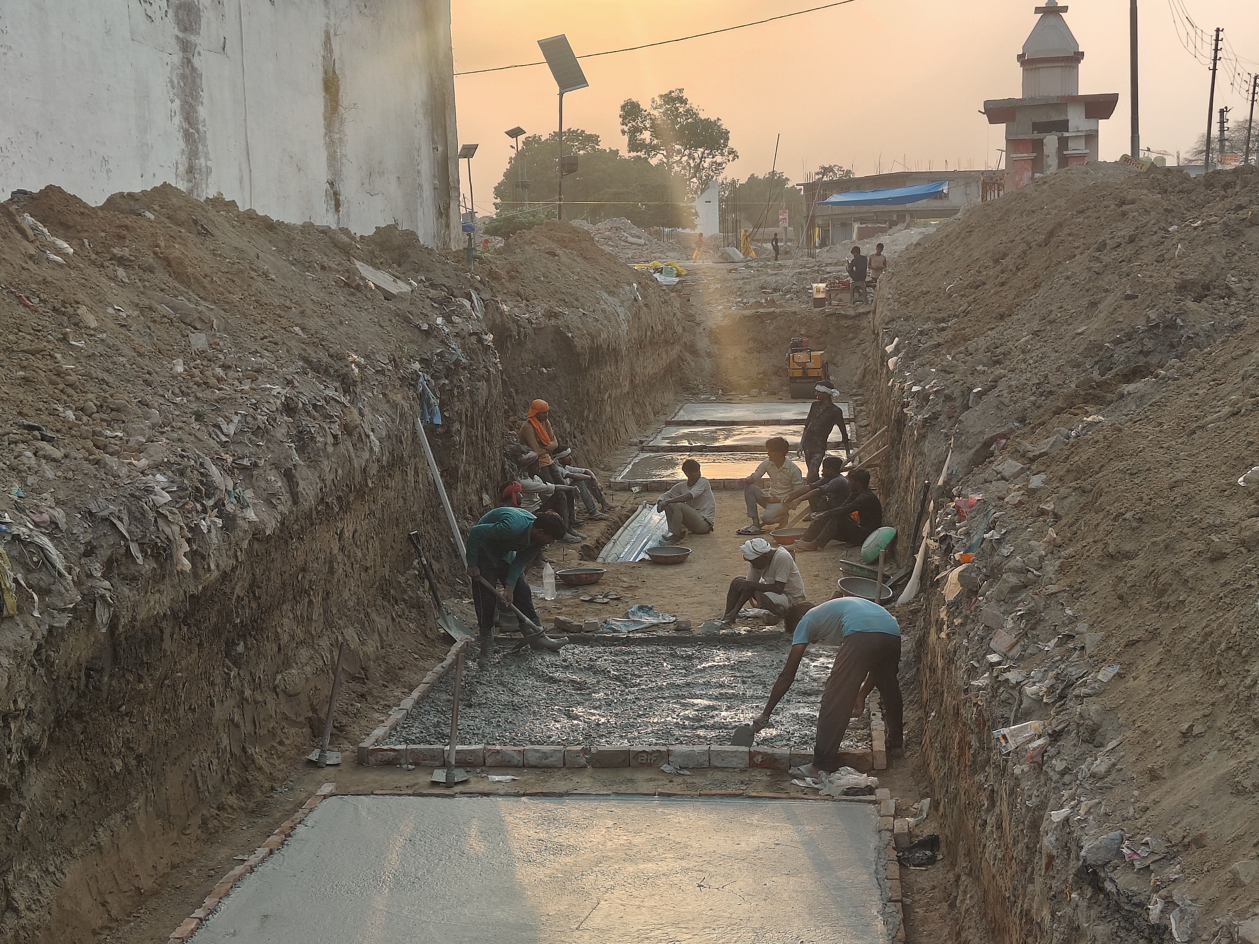 Lodheshwar Mahadev Corridor Construction: Barabanki Entry Gate Steel ...