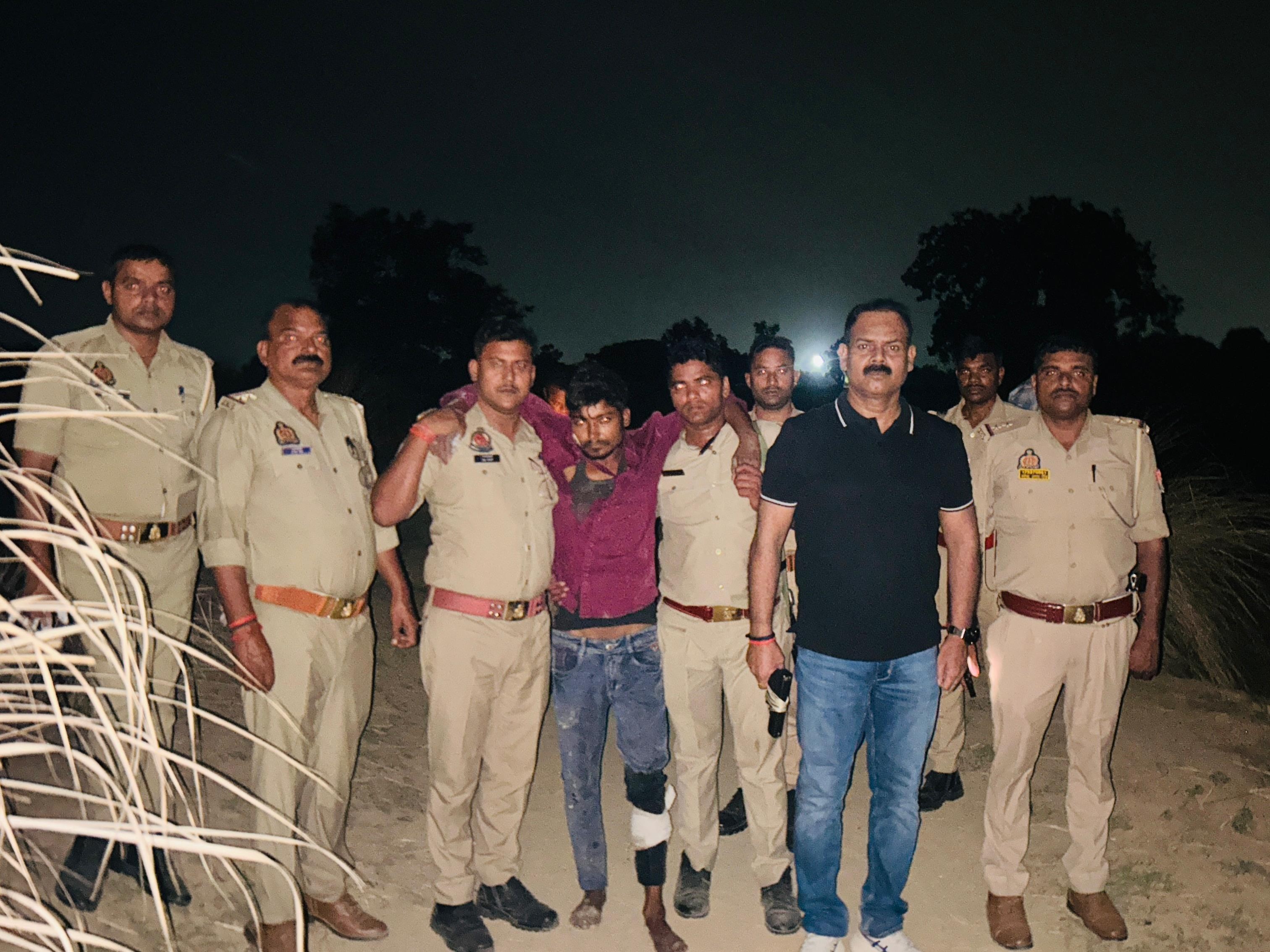 Kaushambi Police Encounter: 25k Reward Bhai Chor Arrested, Gun & Cash ...