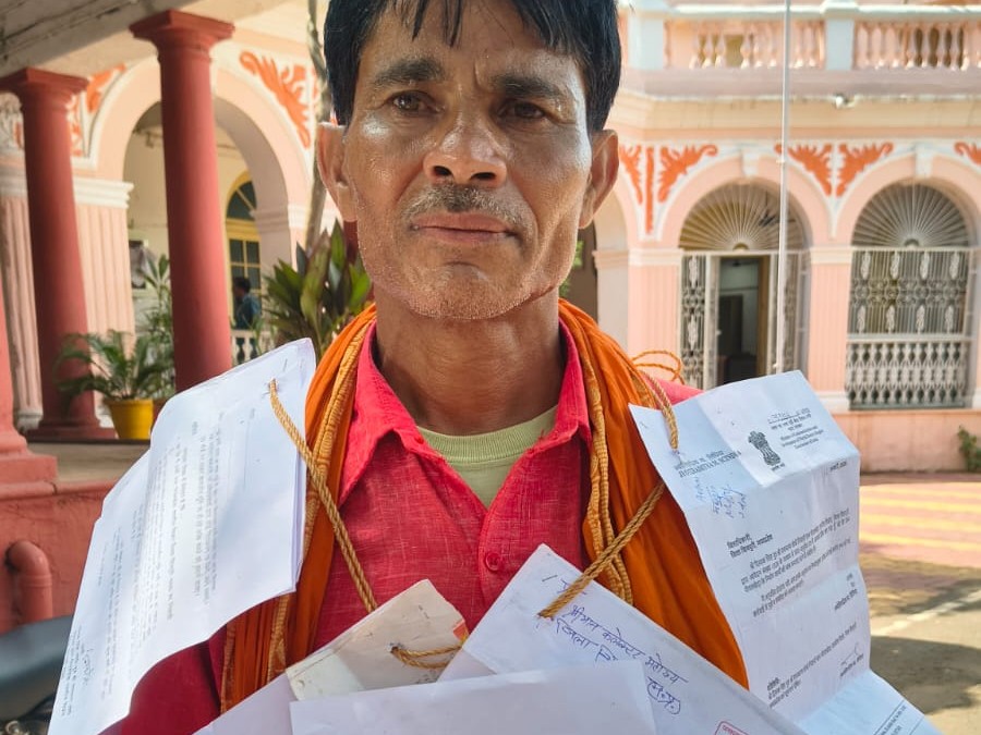 Shivpuri Jan Sunwai: Rural Complaint Garland | Chanda Dacoit Brother ...